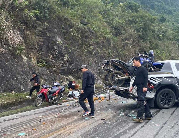 Tai nạn liên hoàn trên QL.6, giao thông ùn tắc nhiều giờ