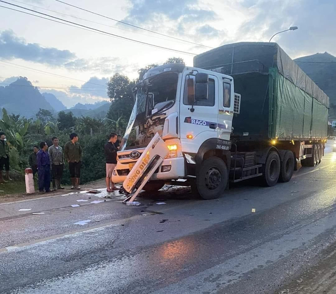 Sơn La: Hai xe đầu kéo đối đầu, QL6 ùn tắc nhiều giờ