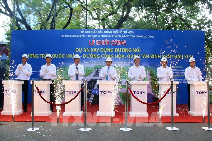 Khởi công đường nối giảm ùn tắc sân bay Tân Sơn Nhất